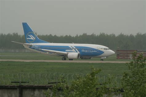 Boeing 735 UR-DNC Dniproavia | Anton Novozhenov | Flickr