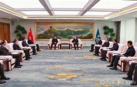国家电投and国家电网：加强合作交流！ 2月21日，国家电投党组书记、董事长刘明胜，总经理、党组副书记栗宝卿到国家电网总部与国家电网党组书记、董事长辛保安，总经 雪球