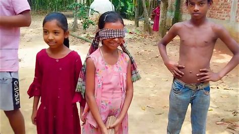 ছোট বাচ্চাদের আজব এক খেলা ঝাড়ু দিয়ে বেলুন পাটিয়ে পুরস্কার জিতার