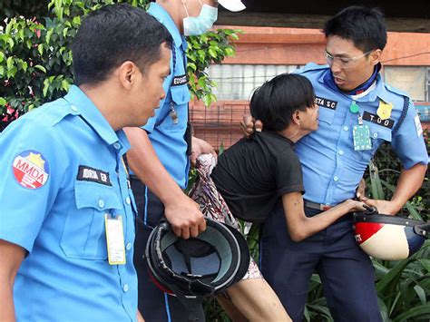 Mall Security Guards Deputized As MMDA Traffic Enforcers GMA News Online