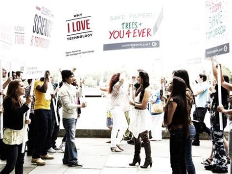 Ra One Deleted Scene Probably A Short Backstory Of How Srk Kareena Met