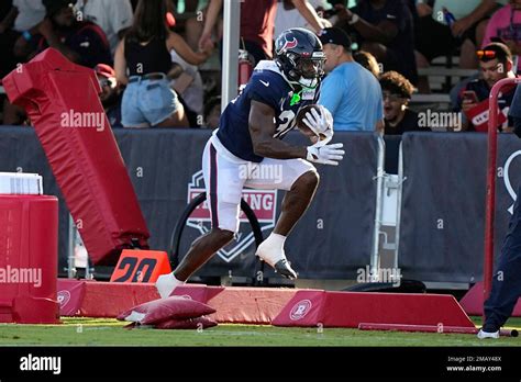 Houston Texans Running Back Dameon Pierce 31 Takes Part In A Drill