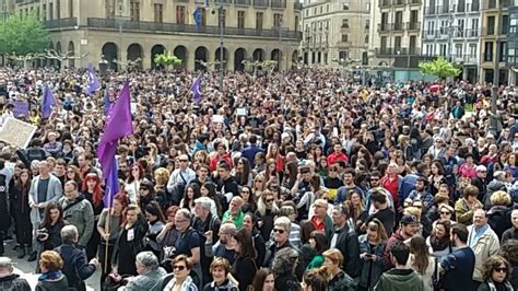 Miles De Personas Apoyan A La Víctima De La Manada En Pamplona
