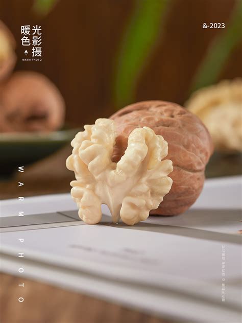 核桃仁拍摄 青皮核桃仁 新鲜暖色光影摄 站酷zcool