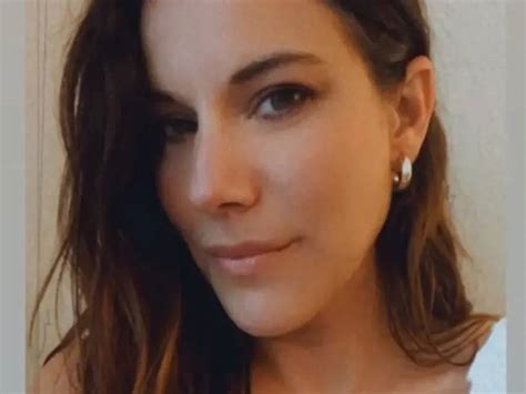 Mulher é presa por sexo dois adolescentes em hotel após brigar