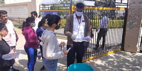 JEE Main LIVE Updates Answer Key Exam Analysis Out Question Papers Expected Cut Off