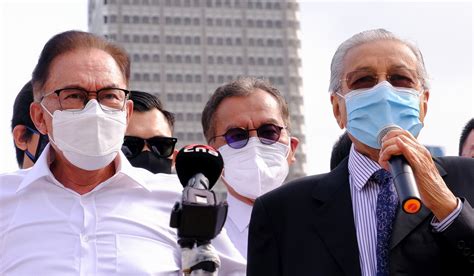 Malaysias Political Crisis Opposition Accuse Embattled Pm Muhyiddin