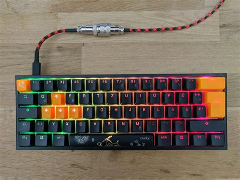 My First 60 Keyboard With Selfmade Cable Scrolller