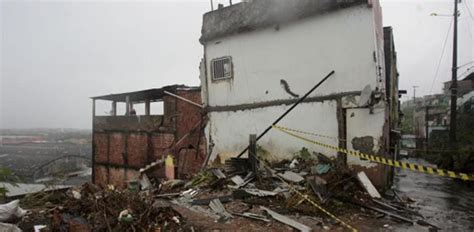 Parte De Casa Desaba Na Liberdade Chuva Causa Mais Estragos Rede Metropolitana