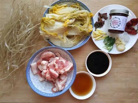 五花肉炖酸菜【最爱妈妈菜】的详细做法 大厨网简易食谱