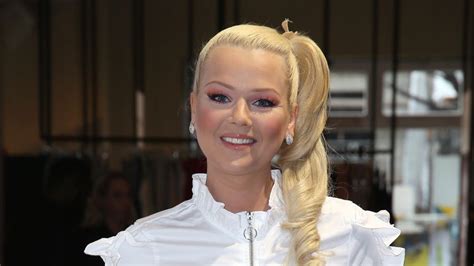 Komplett Nackt Hier Rekelt Sich Sido Ex Doreen Im Bett