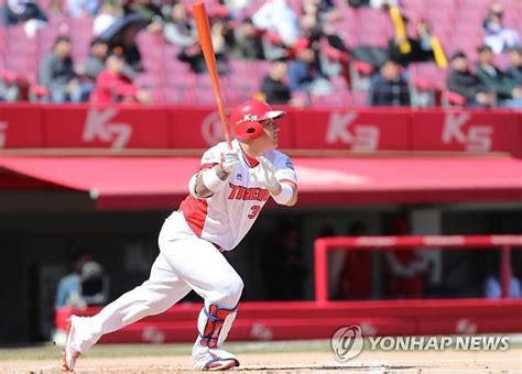 기아 최형우 13년 ‘연속 100안타 대기록역대 6번째 아주경제
