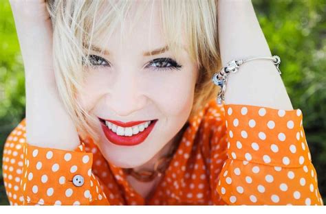 “Дундын бүсгүй“ шоу драм нь насанд хүрэгчдэд зориулсан тул бага насны хүүхэдгүй ирэхийг