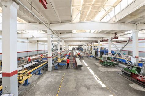 Produktion Av Aluminiumprofiler F R F Nster Och D Rrar Fotografering