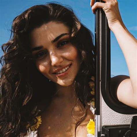 Camila Fracalossi Adlı Kullanıcının Hande Erçel Panosundaki Pin Gerçekler