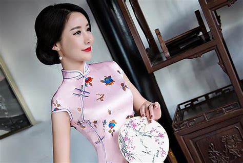 穿高开衩旗袍，修炼女人魅力，粉饰气质女人！