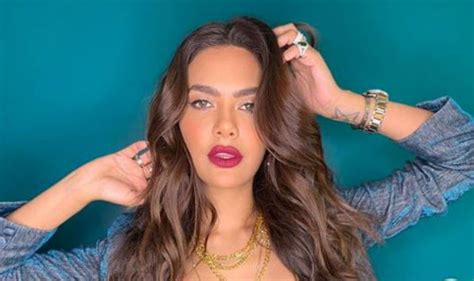 Esha Gupta Raises Temperature With Hot And Seductive Pose In Sexy Pink