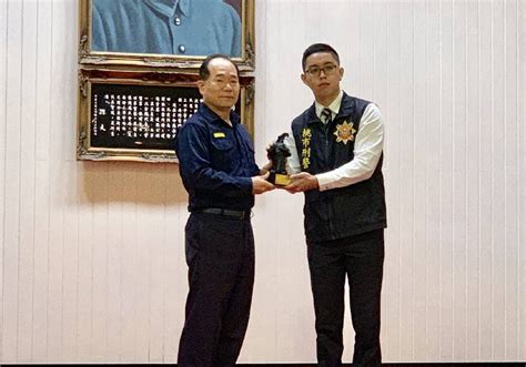 桃園市政府警察局八德分局 本分局偵查隊偵查佐林昱良鍥而不捨積極查緝破獲轄內重大刑案，今日獲警察局陳國進局長親自頒發