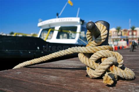 Corda Para Amarrar Um Barco Imagem De Stock Imagem De Cais Vela