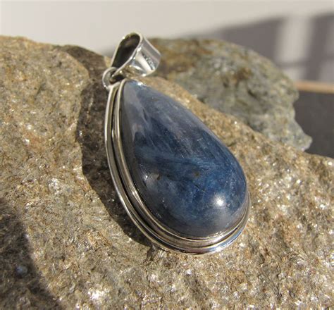 Schmeichelnder Kyanit Anhänger indischer 925 Silberschmuck