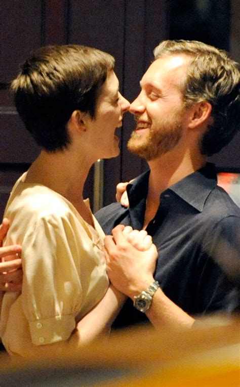 Just Cant Get Enough From Anne Hathaway And Adam Shulman Romance Rewind