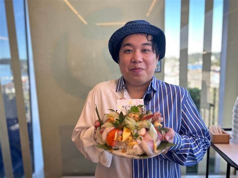 せいやさんのインスタグラム写真 せいやinstagram「誕生日にお寿司ケーキもらったー🏃‍♀️ おばちゃん子どもみたいなってる」9月