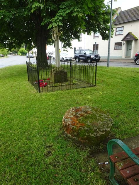 Central Cross Spaldwick © Mr Red Geograph Britain And Ireland