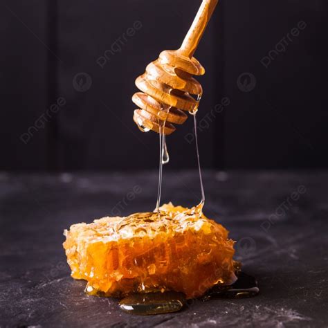 검은 슬레이트 배경 위에 꿀 물방울과 빗 꿀 물방울과 빗 사진 및 무료 다운로드를위한 그림 Pngtree