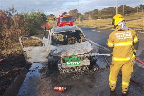Caminhonete Fica Destruída Após Pegar Fogo Na Br 262 Últimas Notícias
