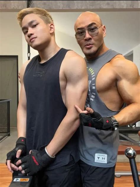 7 Potret Terbaru Deddy Corbuzier Yang Makin Kekar Dagunya Jadi Sorotan