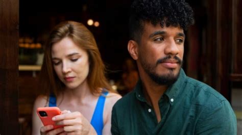 कहीं आपकी रिलेशनशिप तो नहीं बन रही अवसाद की वजह रिश्ते में ये संकेत