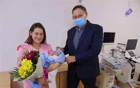 Кметът на Шумен ориса първото бебе на годината Община Шумен