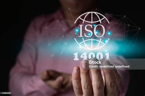 Iso 14001 환경 아이콘 그래픽 라이트 인터넷 글로벌 아이콘 조직 및 산업 관리 제품에 대한 표준 품질 문서 관리 텍스트 복사 공간을 보유한 사업가 경영자에 대한 스톡