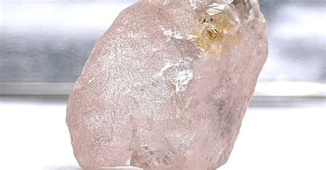 장밋빛 다이아몬드300년 만에 가장 큰 원석 찾았다