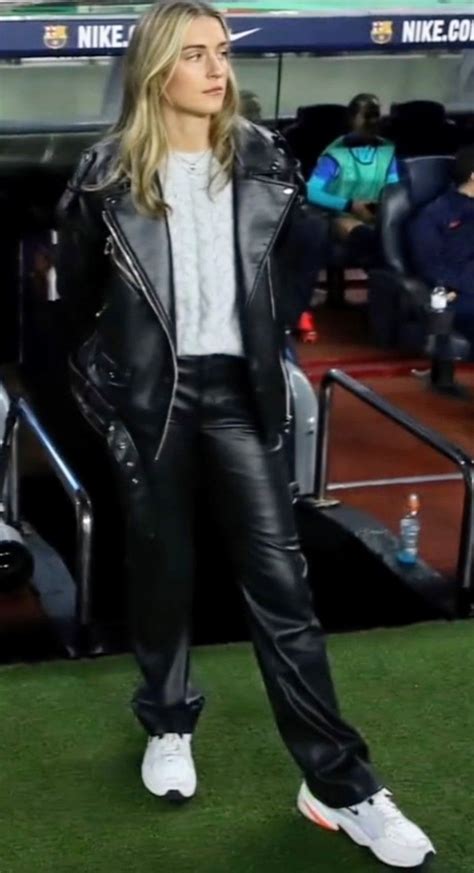 Pin de Ramiro Sarmiento em Fútbol Mulheres lindas Mulheres Looks