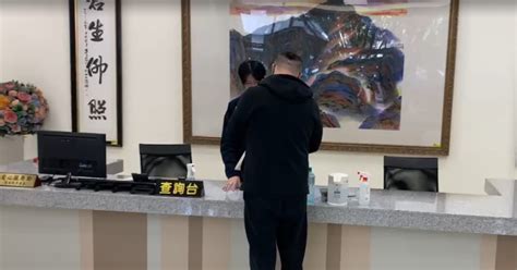 新／朱學恒強吻鍾沛君遭判11個月 今提早入獄上銬發監｜東森新聞：新聞在哪 東森就在哪裡