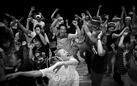 권혁재 사진전문기자의 뒷담화 무용가 안은미의 막춤 권혁재 사진전문기자의 뒷담화 무용가 안은미의 막춤