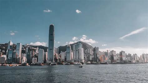 “移民潮”背后 香港正走向最好的时代李家超移民潮移民新浪新闻