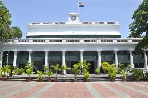 காரைக்கால் மருத்துவமனைக்கு சிறப்பு மருத்துவர்கள் வருகை