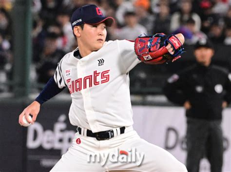 통산 51홀드15세이브 롯데 2001년생 불펜 수술대 오른다데뷔 때부터 괴롭힌 어깨 수술 받는다