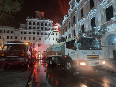 Incendio en la Plaza San Martín fotos y videos del siniestro que se produjo en medio de las