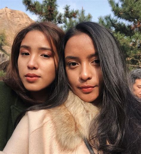 Potret Kaneishia Dan Alifiya Dua Putri Dede Yusuf