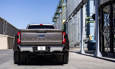 What Are The Benefits Of A Dually Pickup Truck Motorbiscuit