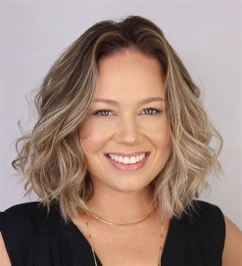30 Low Maintenance Medium Length Haircuts For 2023 Artofit