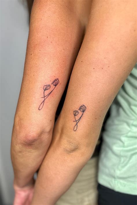 50 Tatuajes Madre e Hija Diseños delicados bonitos y emotivos