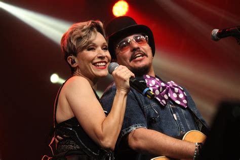 Patrícia Marx Faz Trem Da Alegria Celebration Com Luciano Nassyn