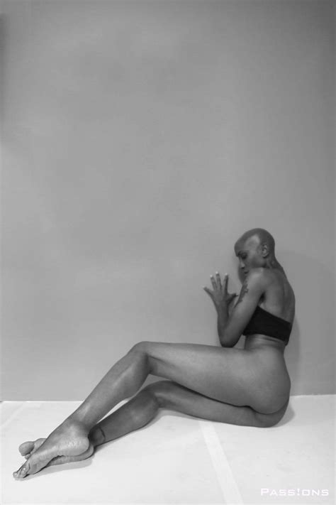 Kwentonza Nude Model Shesfreaky