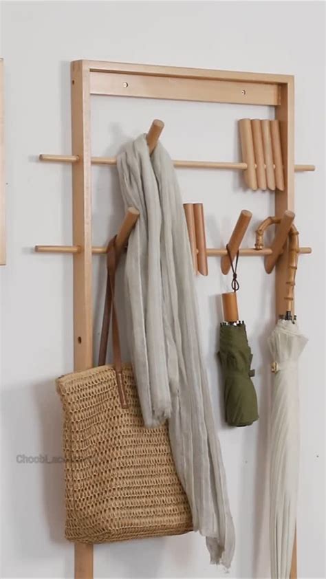 ‎اکسسوری چوبی‎ ‎قیمت کپشن اویز لباس چوبی مینیمال مناسب برای ورودی خانه و محیط کار با این آویز