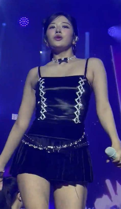 Ives Yujin Suffers Dangerous Wardrobe Malfunction Koreaboo