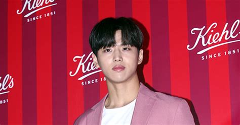 [bnt포토] 펜타곤 홍석 핑크 자켓도 찰떡~